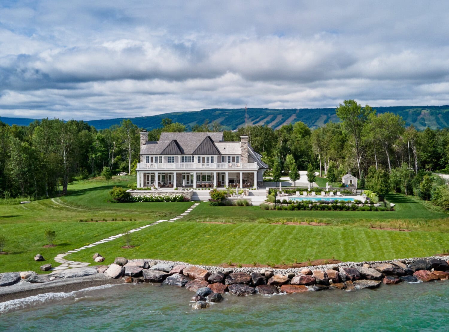 The allure of lakeside cottage living - David Small Designs
