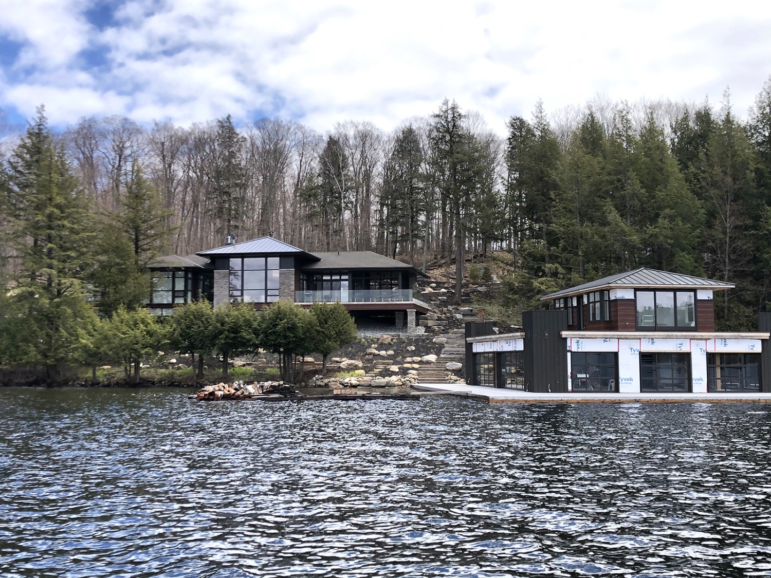 The allure of lakeside cottage living - David Small Designs